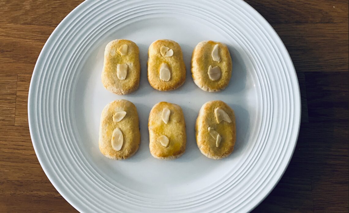 How to make Almond Cookies (Amigdalota) - Greek Keto